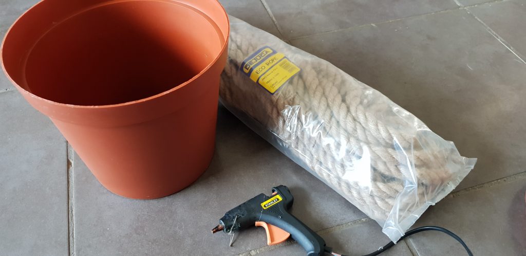 DIY Rope-wrapped pot - Living Delish