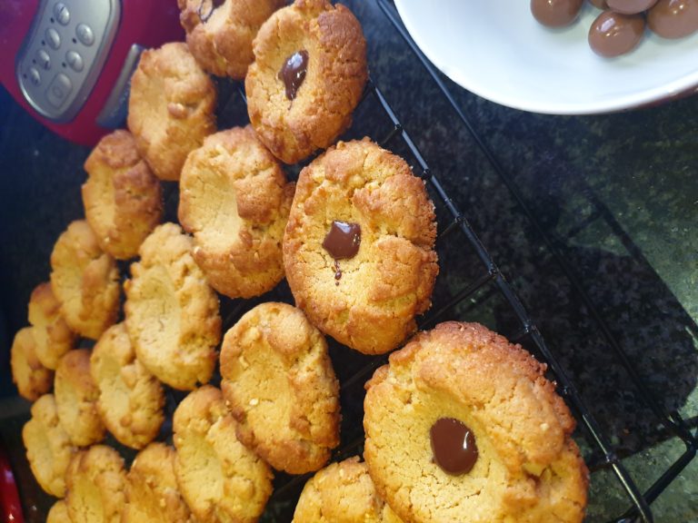 Scary Spider Cookies – Easy Halloween Treats the Kids Will Love!